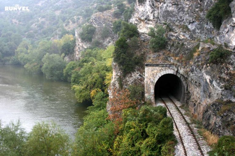 ΣΤΑ ΣΤΕΝΑ ΤΟΥ ΝΕΣΤΟΥ - Runvel