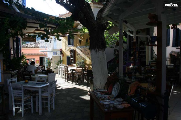 ΤΟ ΚΟΥΚΛΙΣΤΙΚΟ ΧΩΡΙΟ ΣΤΗΝ ΟΡΕΙΝΗ ΣΑΜΟ - Runvel