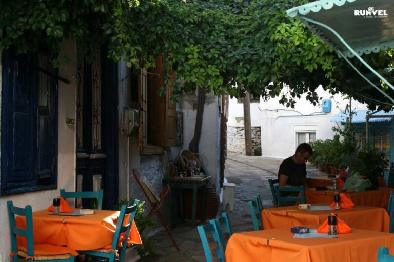 ΤΟ ΚΟΥΚΛΙΣΤΙΚΟ ΧΩΡΙΟ ΣΤΗΝ ΟΡΕΙΝΗ ΣΑΜΟ - Runvel